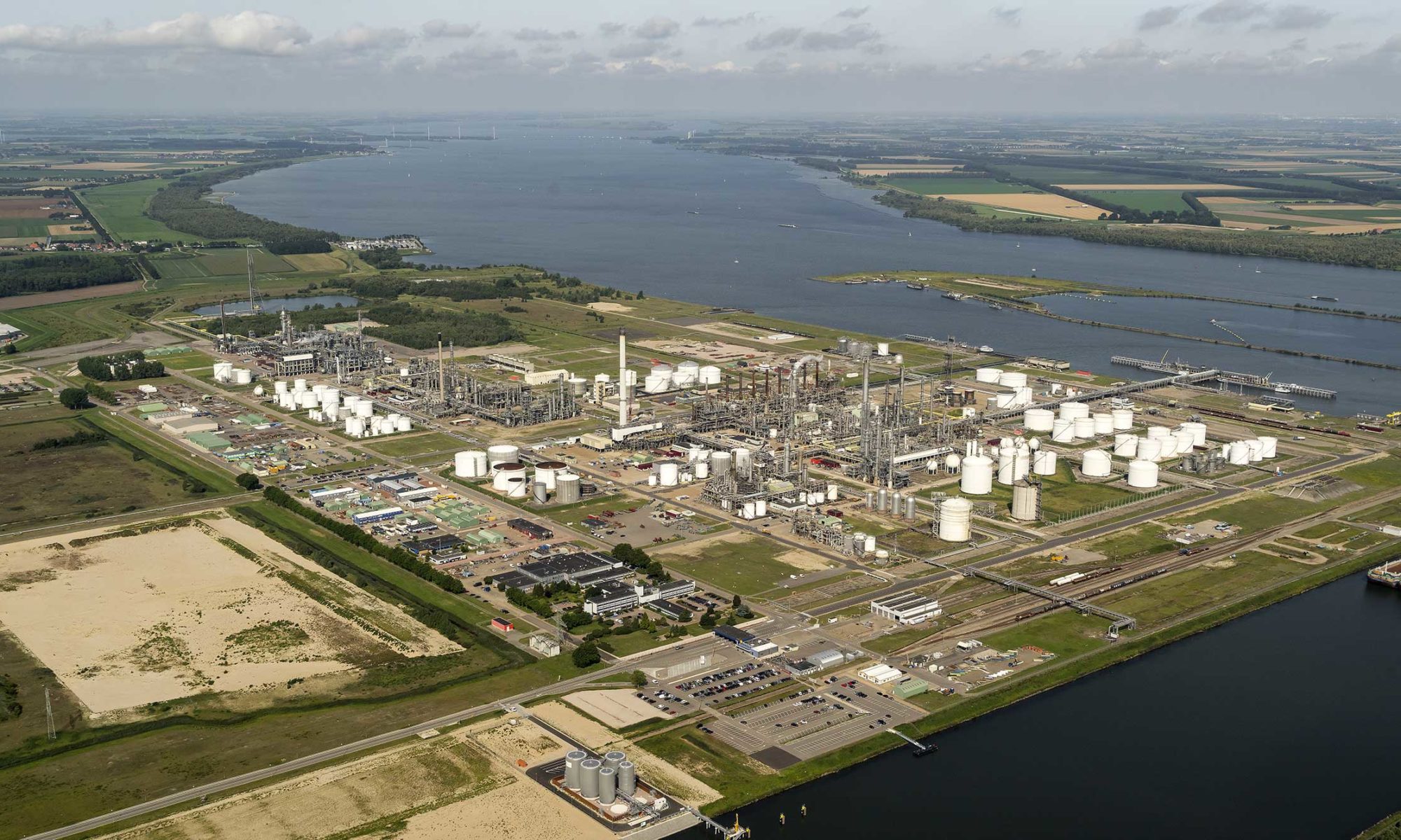 Shell to invest billions in making Chemicals Park Moerdijk more ...
